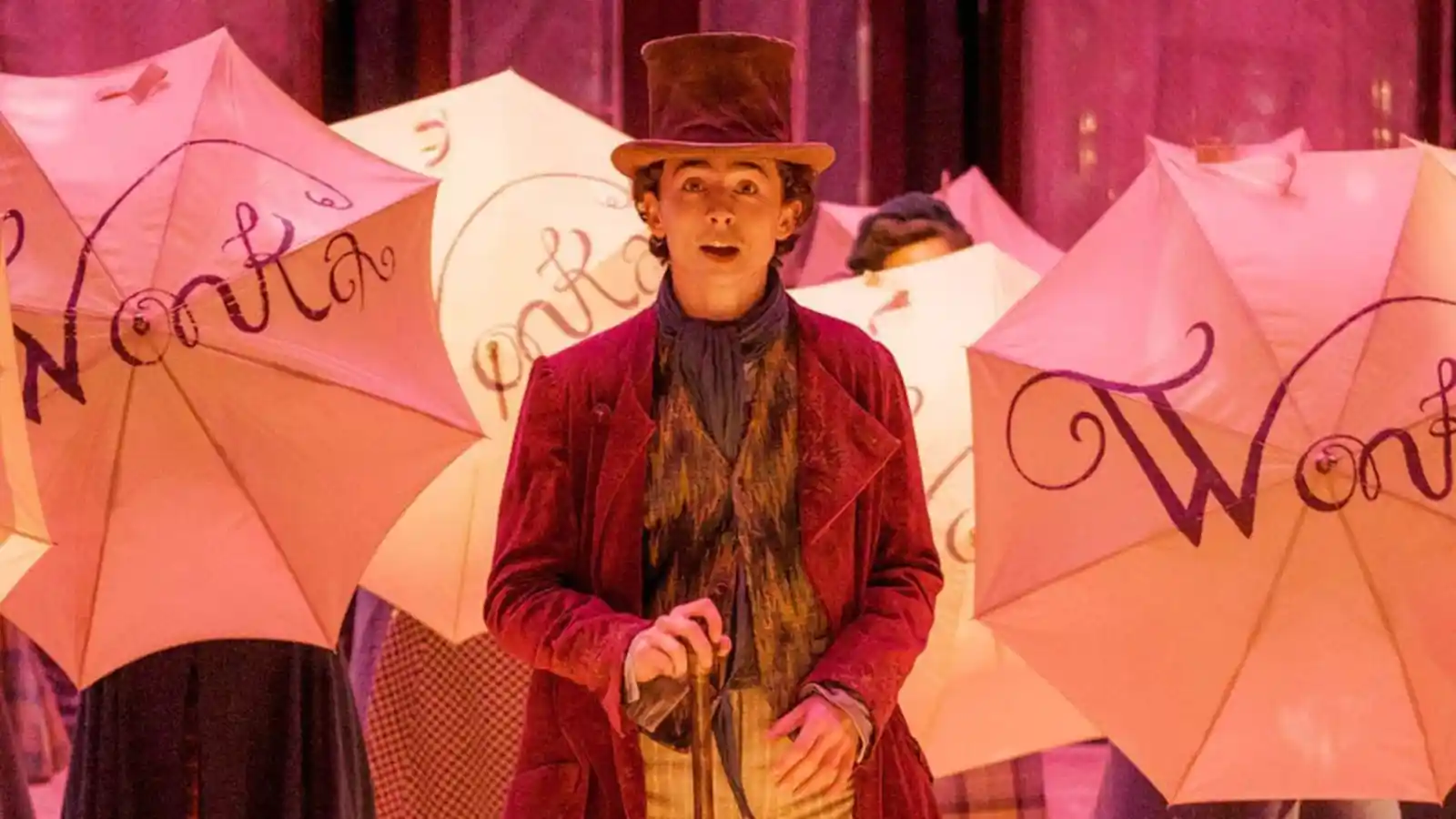 Timothée Chalamet Looks Absolutely Stunning As Willy Wonka In New ...